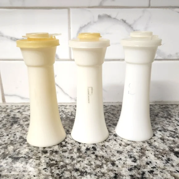 Tupperware Salt And Pepper Shakers Large Hourglass Salt & Pepper
